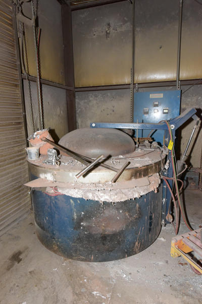 Used Dynarad EC 2400 2400 Pound Holding Capacity in Aluminum Electric ...